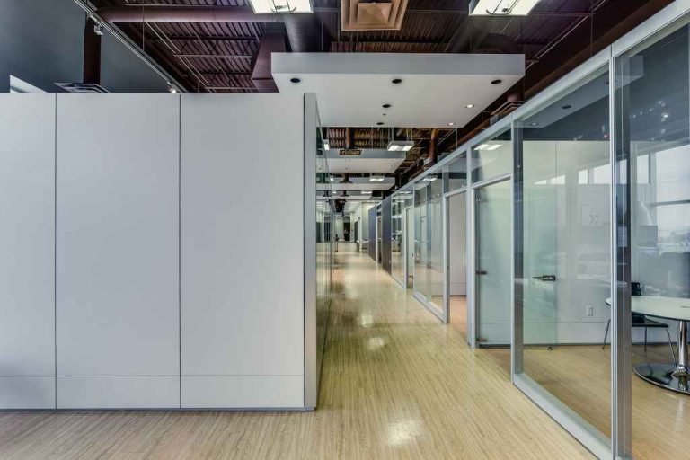 Demountable walls | Features, Installation, Advantages & Disadvantages ...